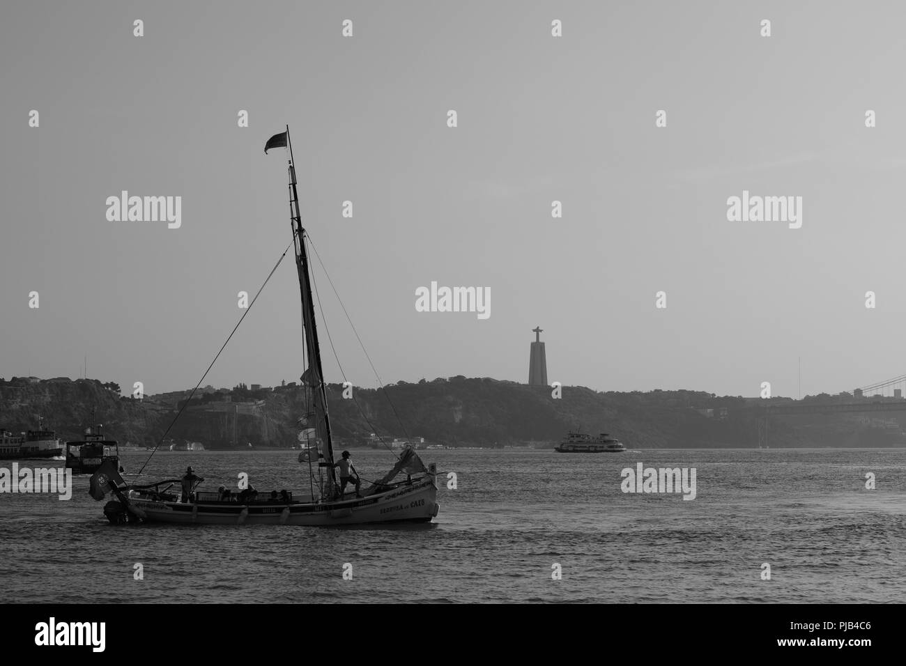 Monument bridge hull Black and White Stock Photos & Images - Alamy