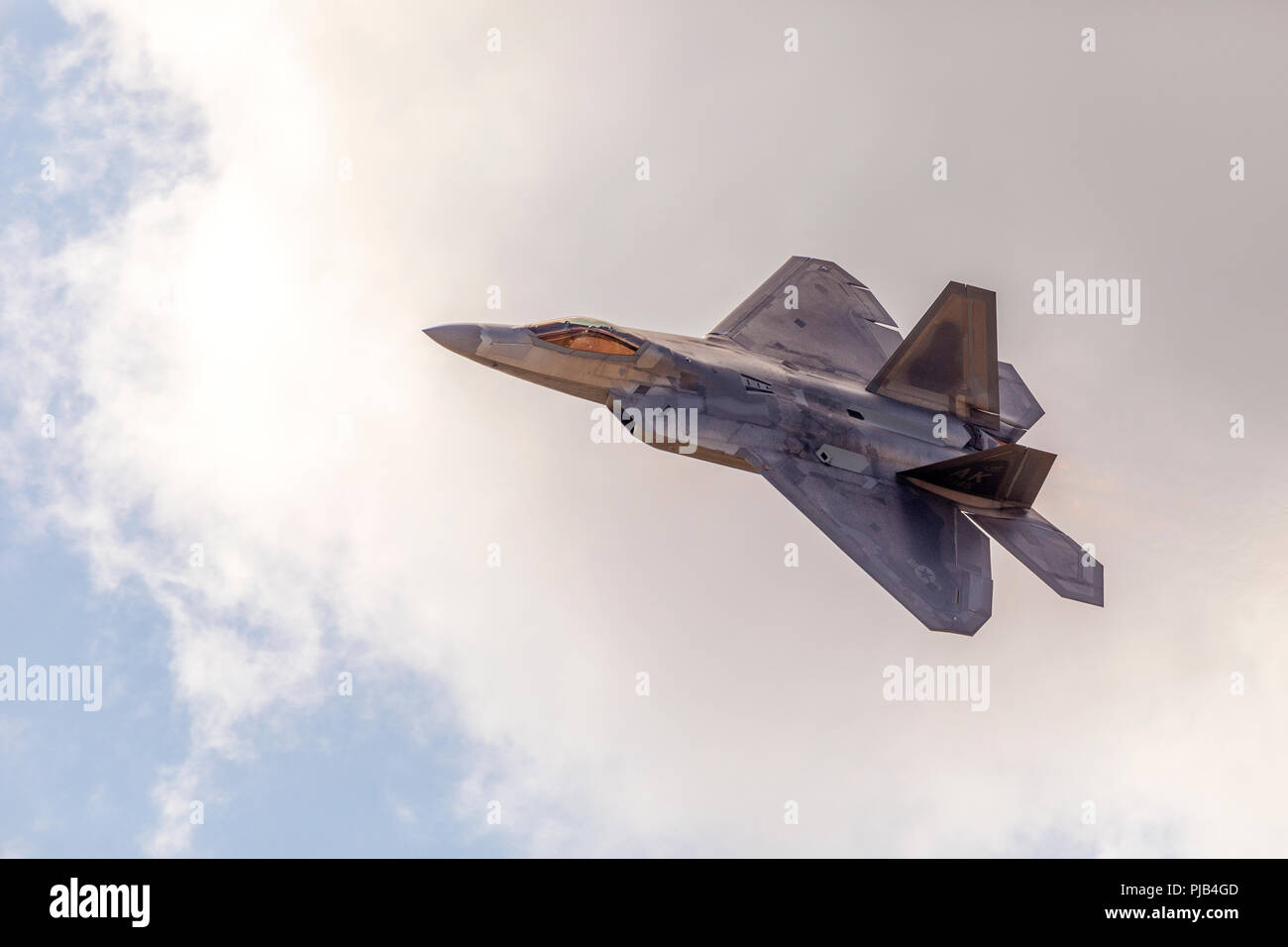 F-22 Raptor in flight Stock Photo - Alamy
