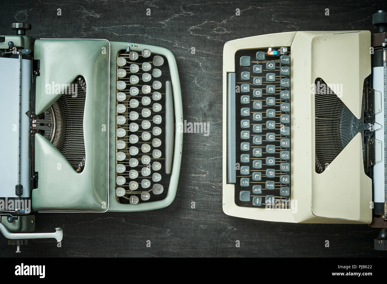 Two typewriters hi-res stock photography and images - Alamy