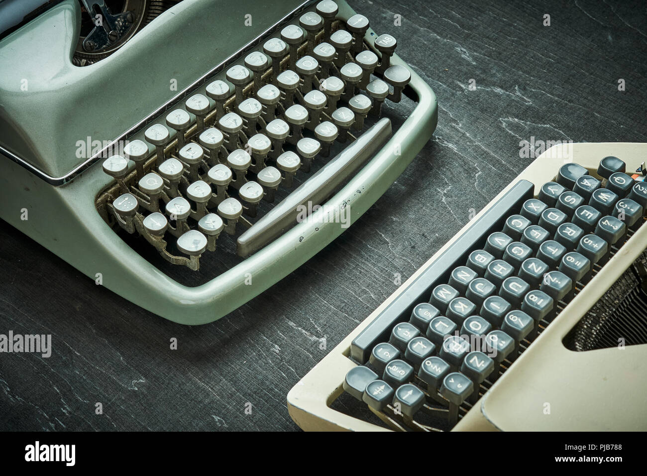 Two typewriters hi-res stock photography and images - Alamy