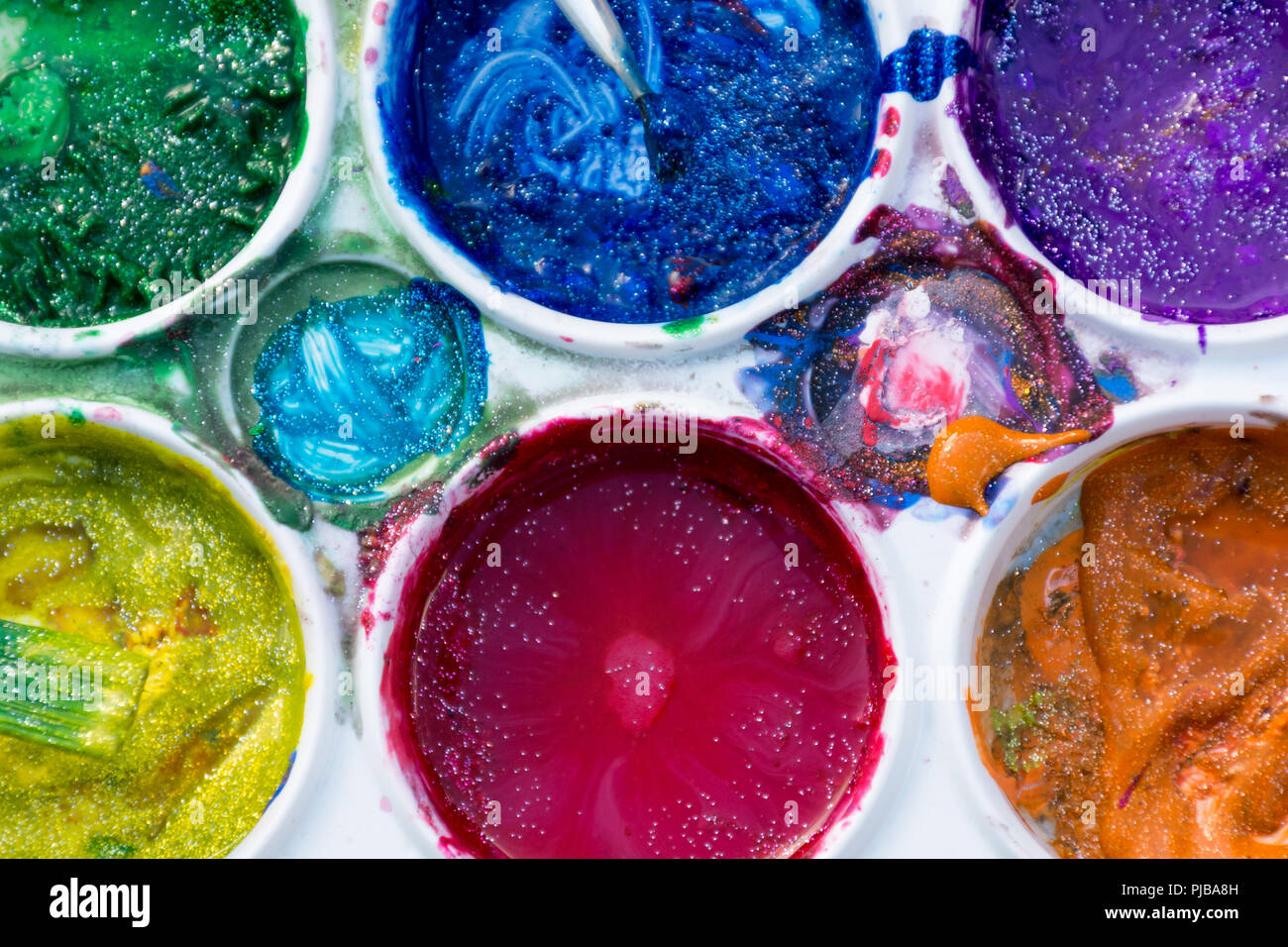 Childs paints hi-res stock photography and images - Alamy