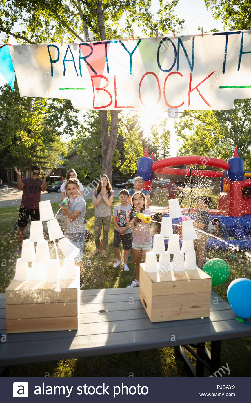 Children playing game party hi-res stock photography and images - Alamy