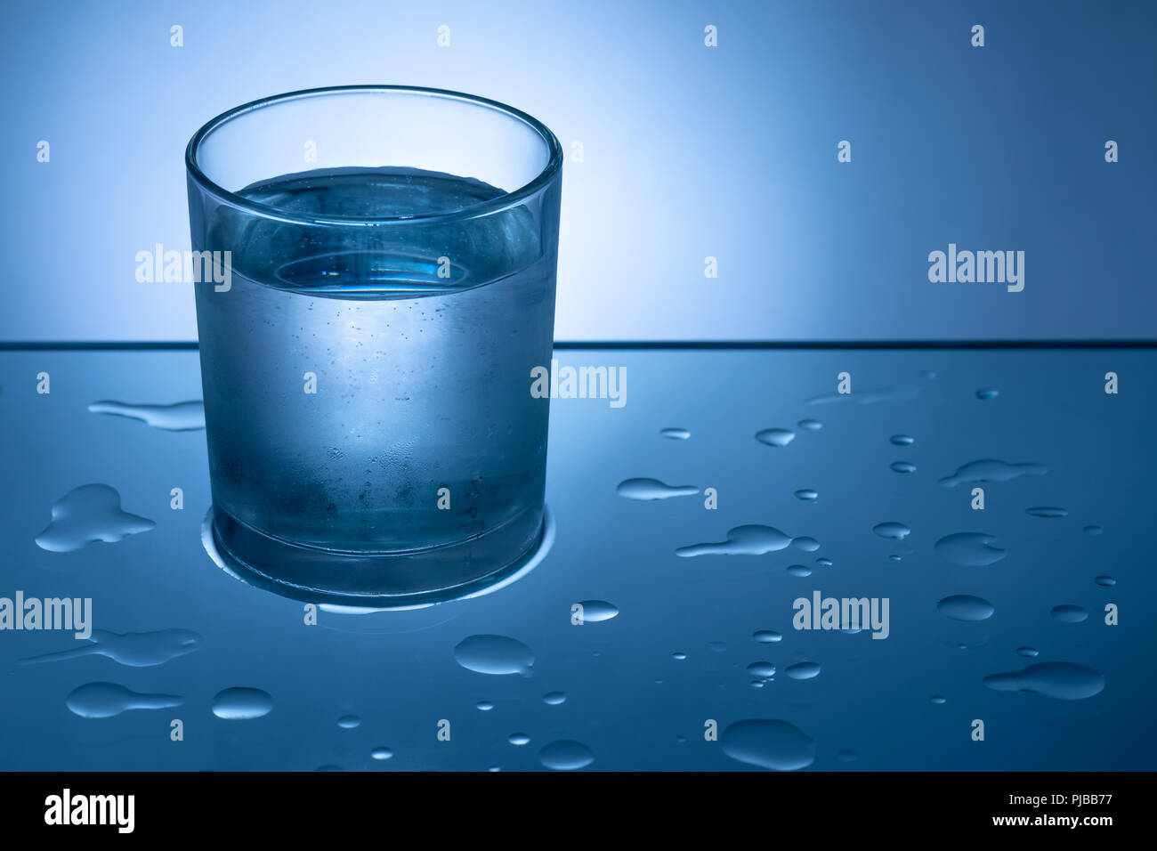 Drops of water still life hi-res stock photography and images - Alamy