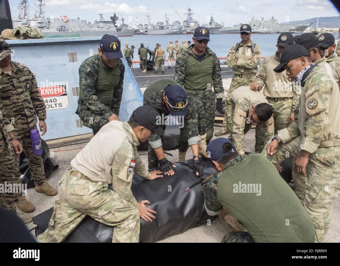 Members peruvian armed forces hi-res stock photography and images - Alamy