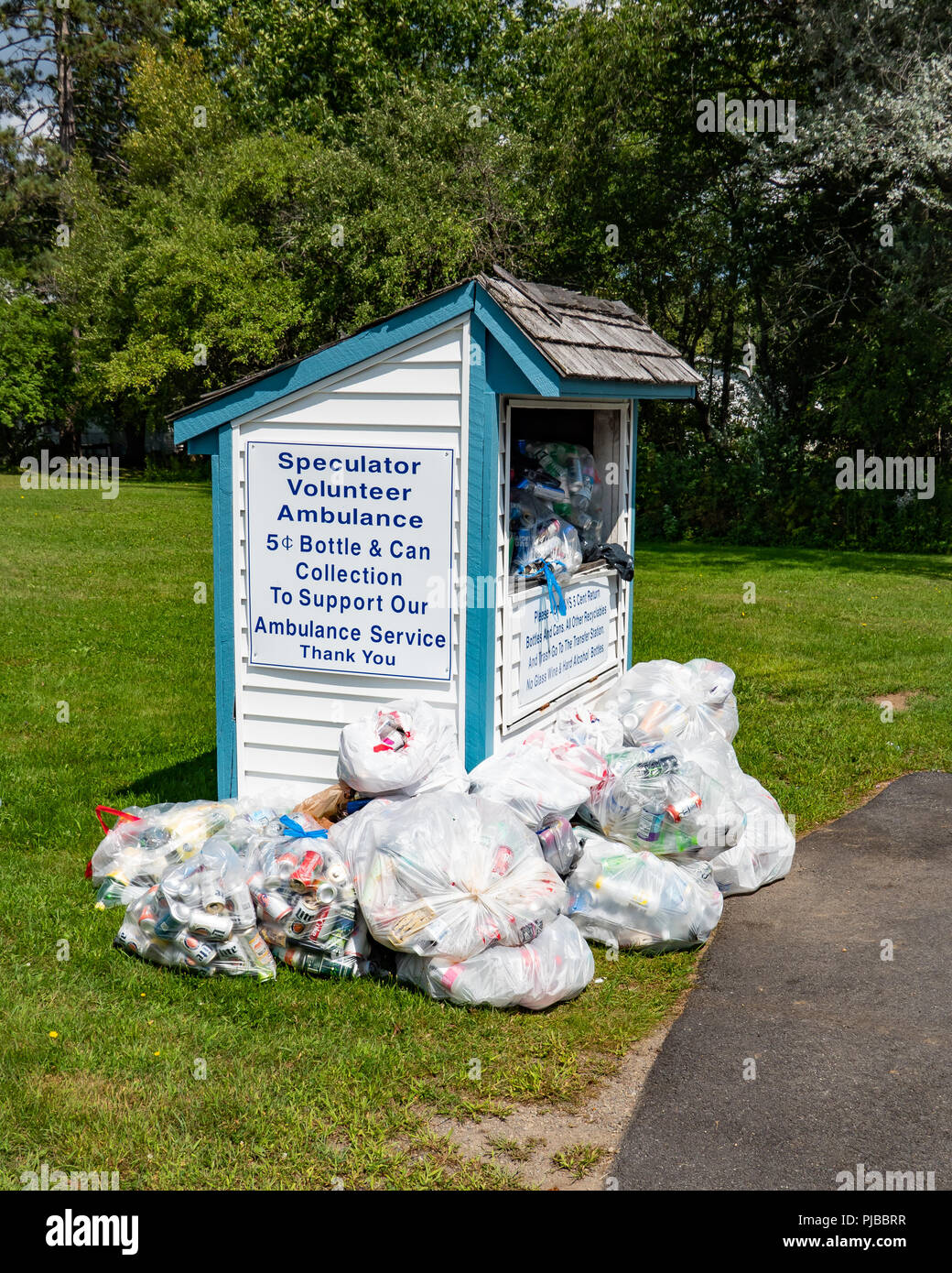 Plastic cans hi-res stock photography and images - Alamy
