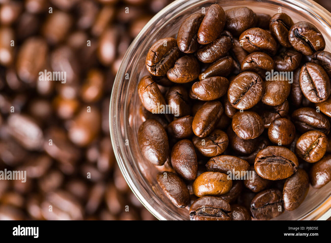 Roasted coffee beans. Top view Stock Photo - Alamy