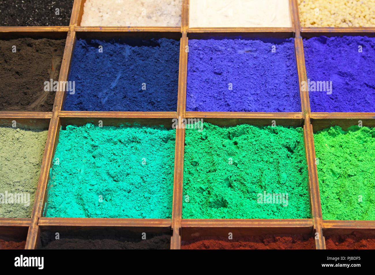 Powdered pigment hi-res stock photography and images - Alamy