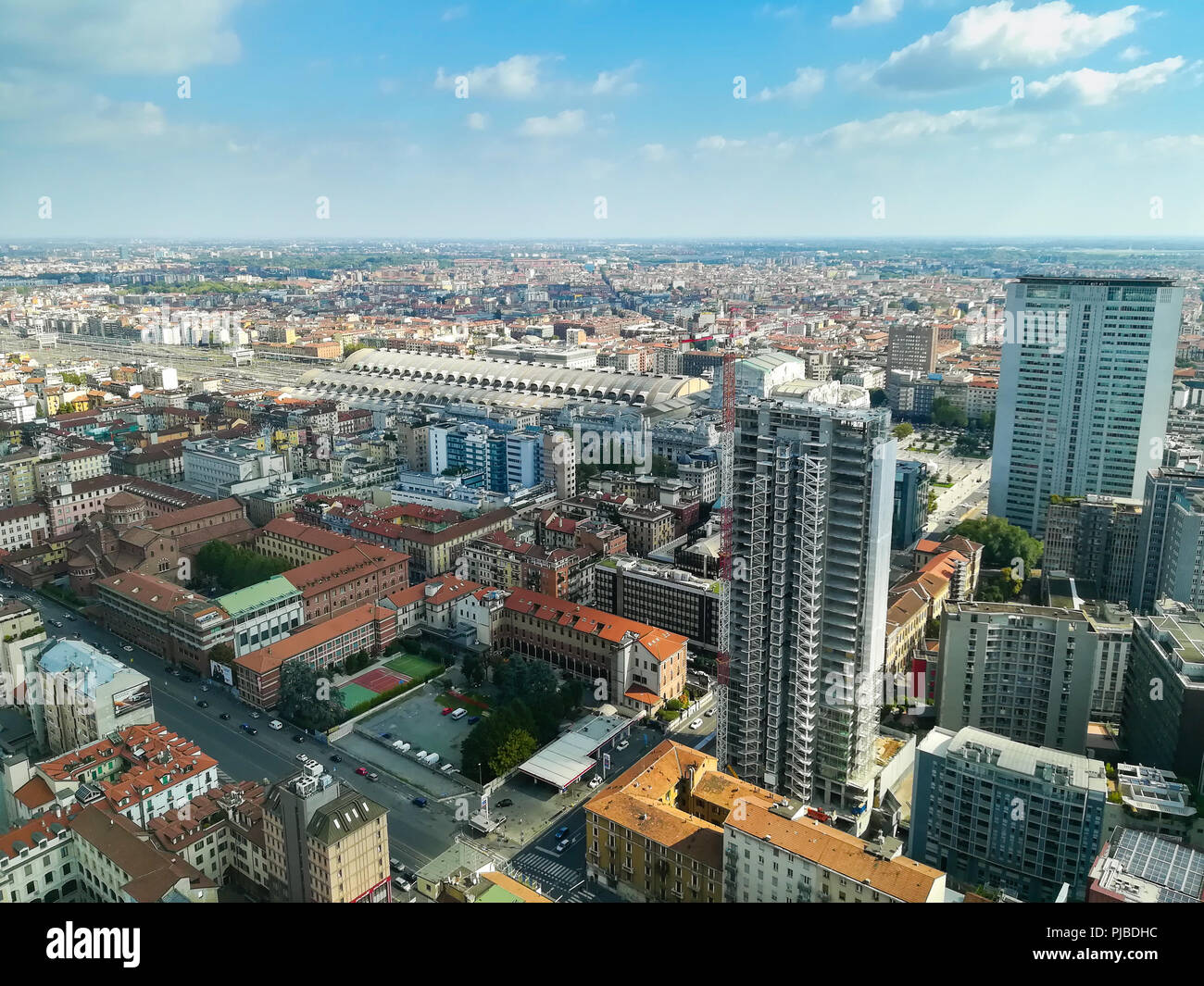 Milan modern skyscraper hi-res stock photography and images - Alamy