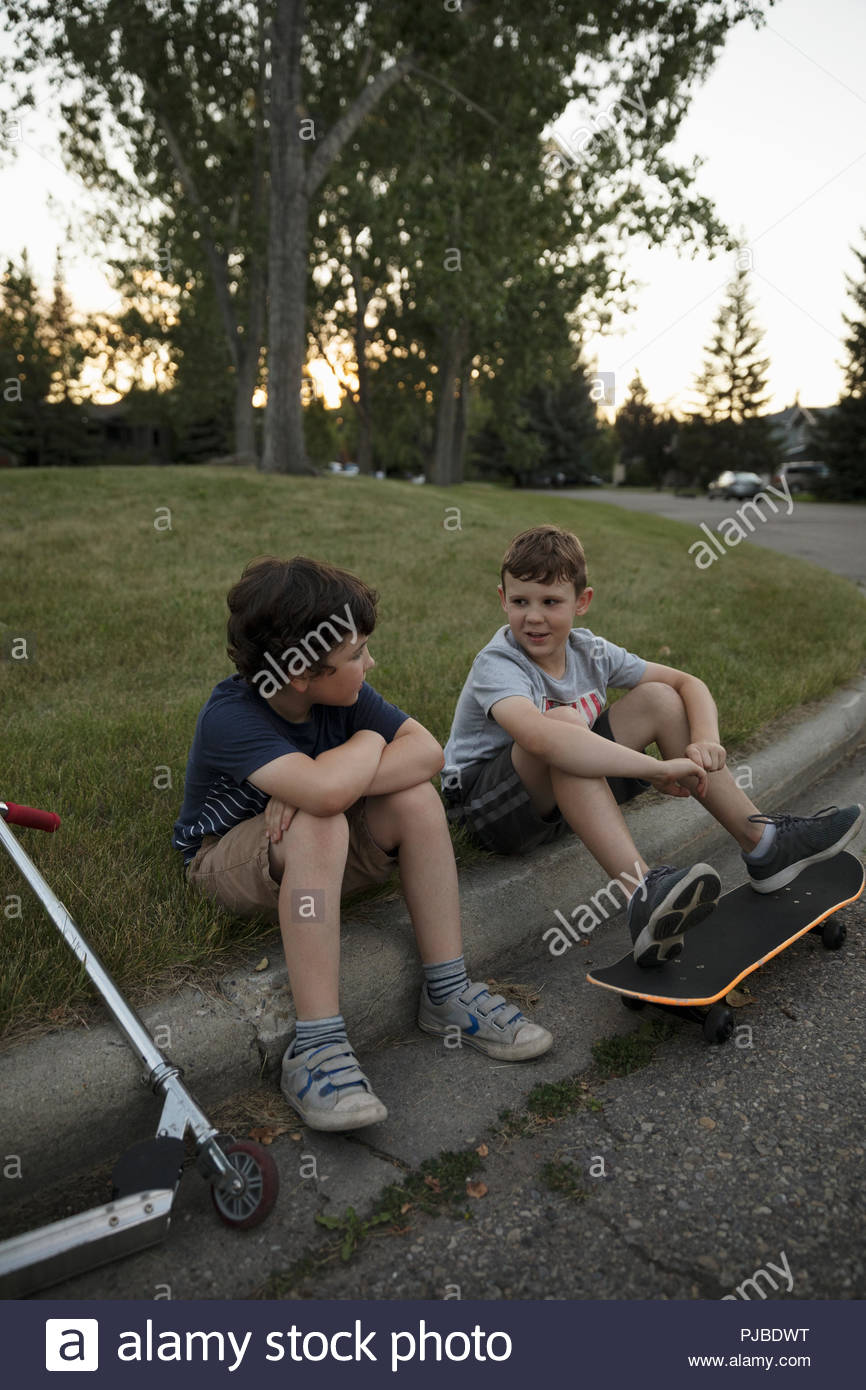 Curb image hi-res stock photography and images - Alamy