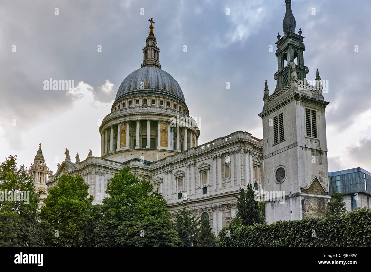 LONDON, ENGLAND - JUNE 17 2016: Amazing view of St. Paul Cathedral in ...