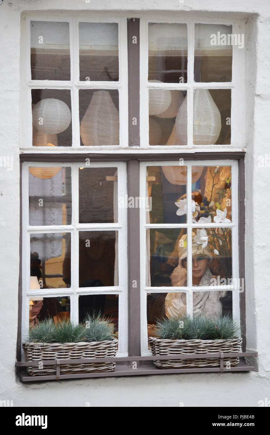 Bruges shop window hi-res stock photography and images - Alamy