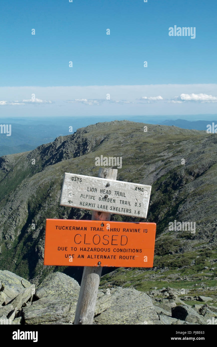 Hazardous trail sign hi-res stock photography and images - Alamy