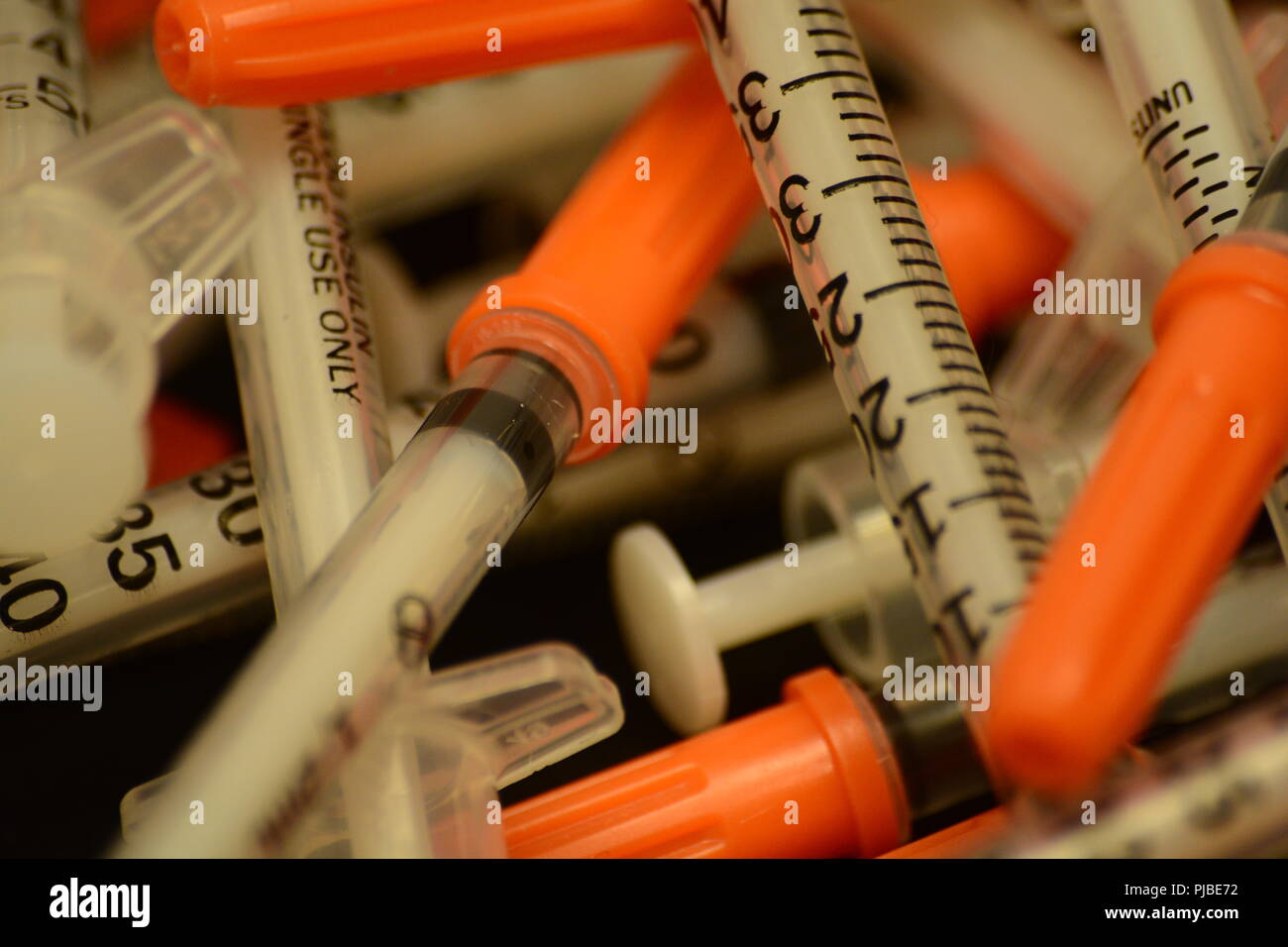Pile of syringes hi-res stock photography and images - Alamy
