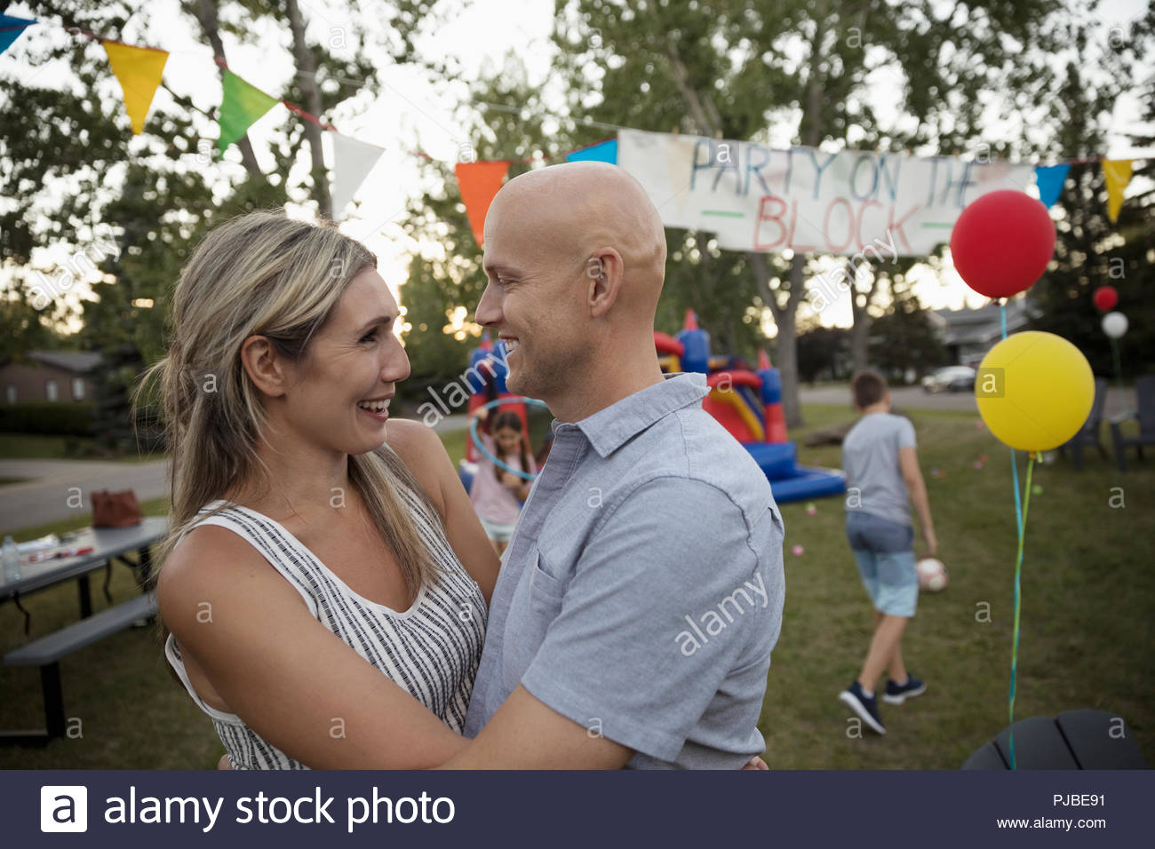 Couple hugging party hi-res stock photography and images - Alamy