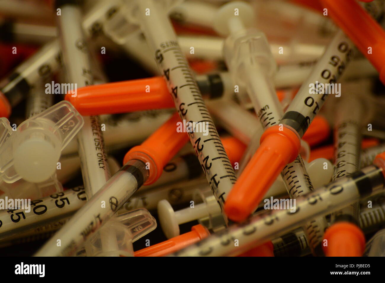 Pile of syringes hi-res stock photography and images - Alamy