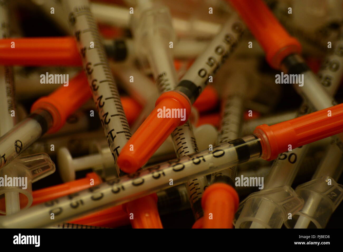 Pile of syringes hi-res stock photography and images - Alamy