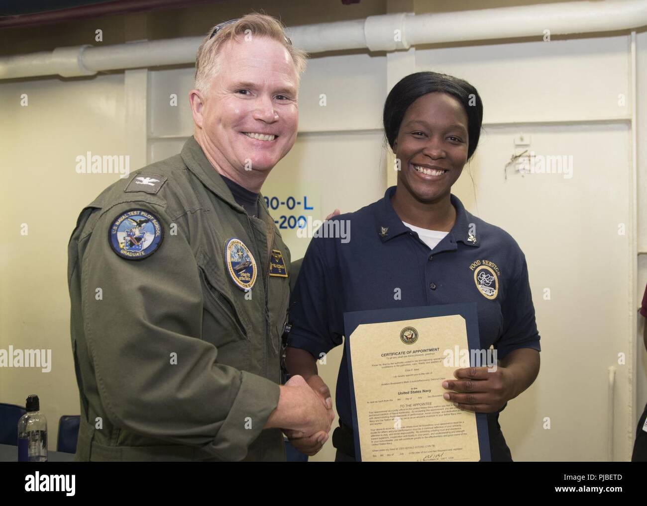 Petty officer 2nd class r hi-res stock photography and images - Alamy