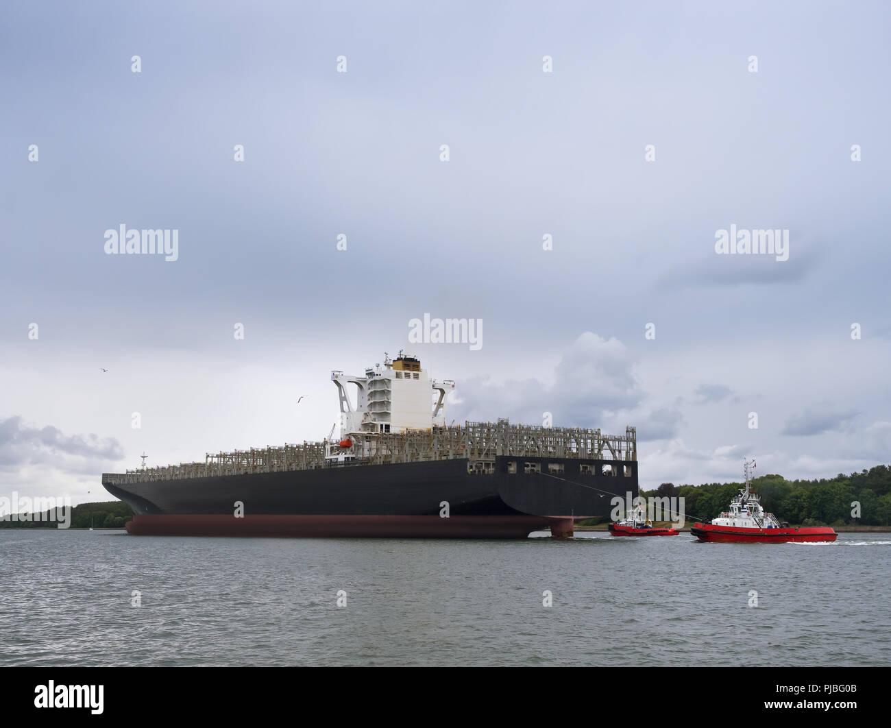 Empty cargo ship hi-res stock photography and images - Alamy