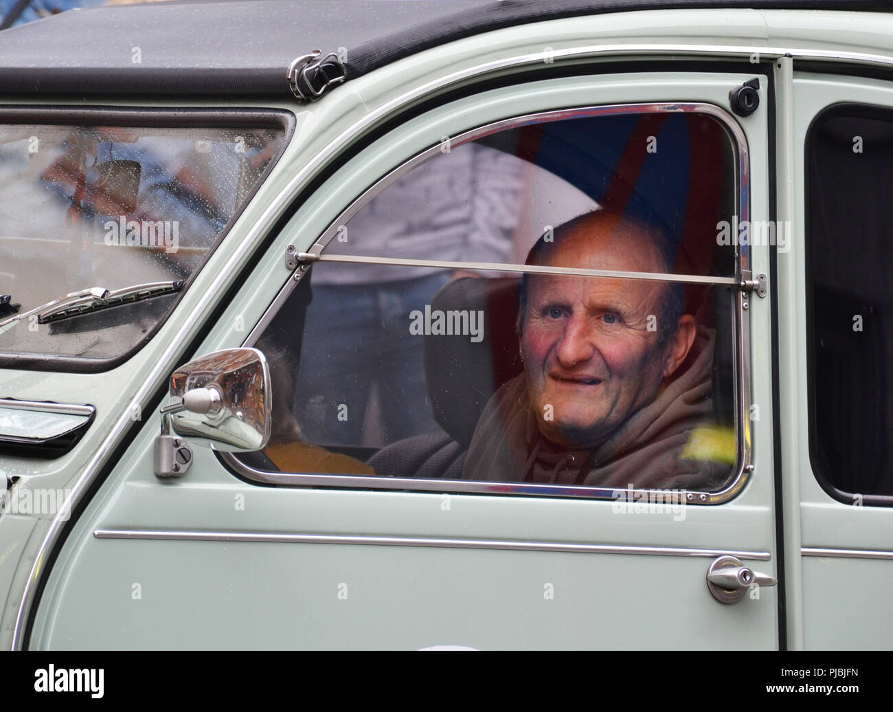 Vehicle window hi-res stock photography and images - Alamy