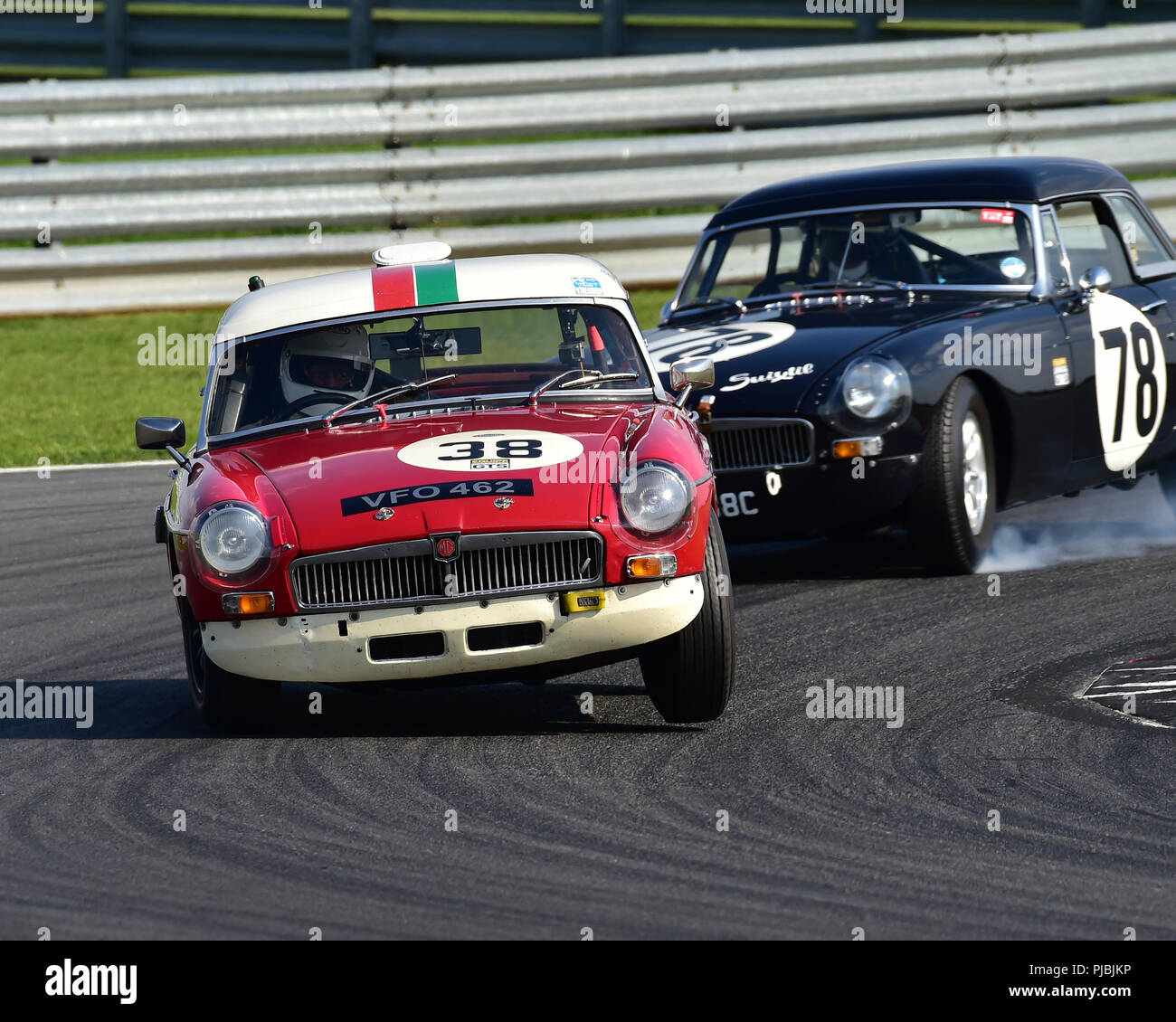 Paul Latimer, MG B, Equipe GTS, Aston Martin Owners Club Racing ...