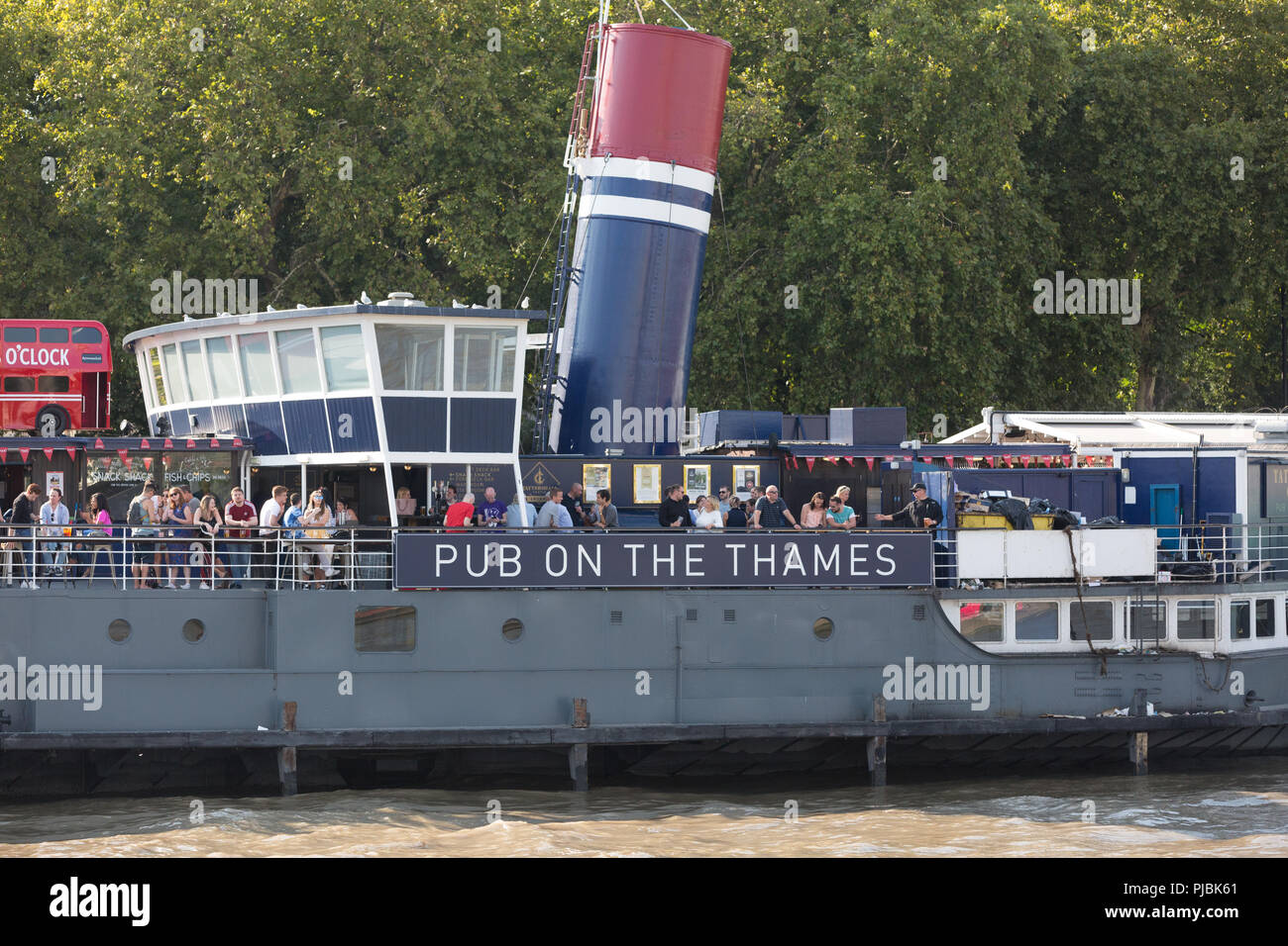 Pub oclock hi-res stock photography and images - Alamy