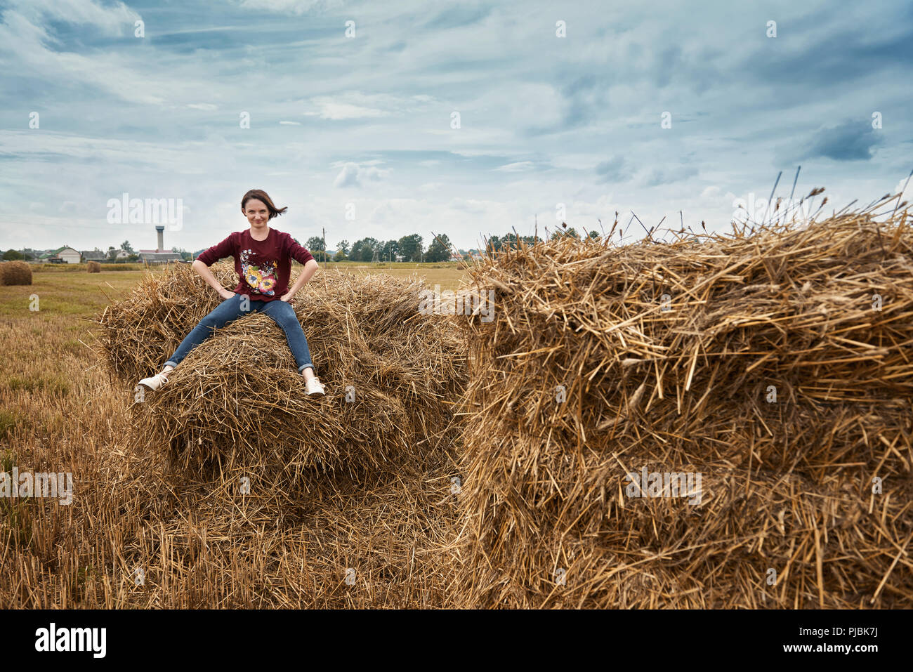 Girl sitting on hay stack hi-res stock photography and images - Alamy