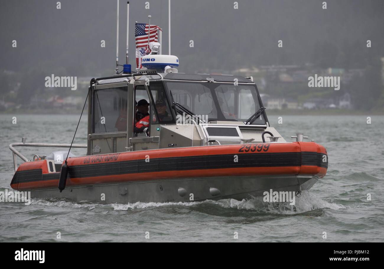 25 foot coast guard boat hi-res stock photography and images - Alamy