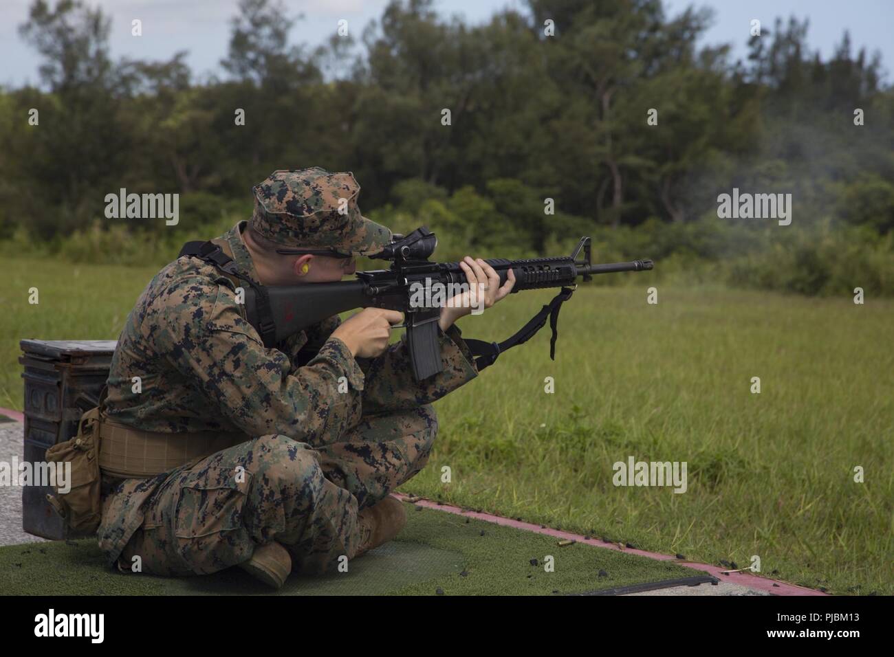 U s marine m16a4 service rifle hi-res stock photography and images - Alamy