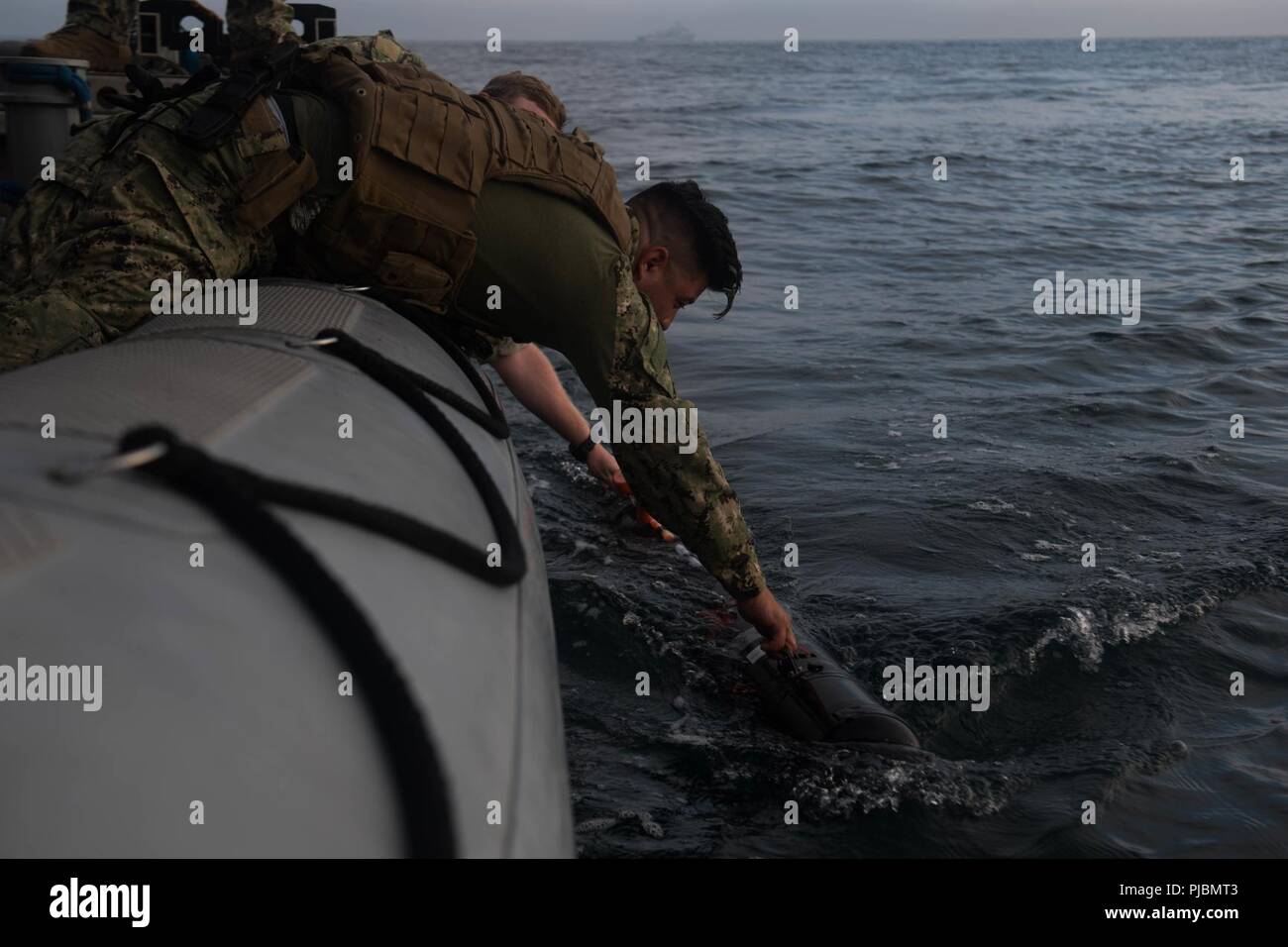 PACIFIC OCEAN (July 10, 2018) Boatswain’s Mate 1st Class Aaron Romo ...