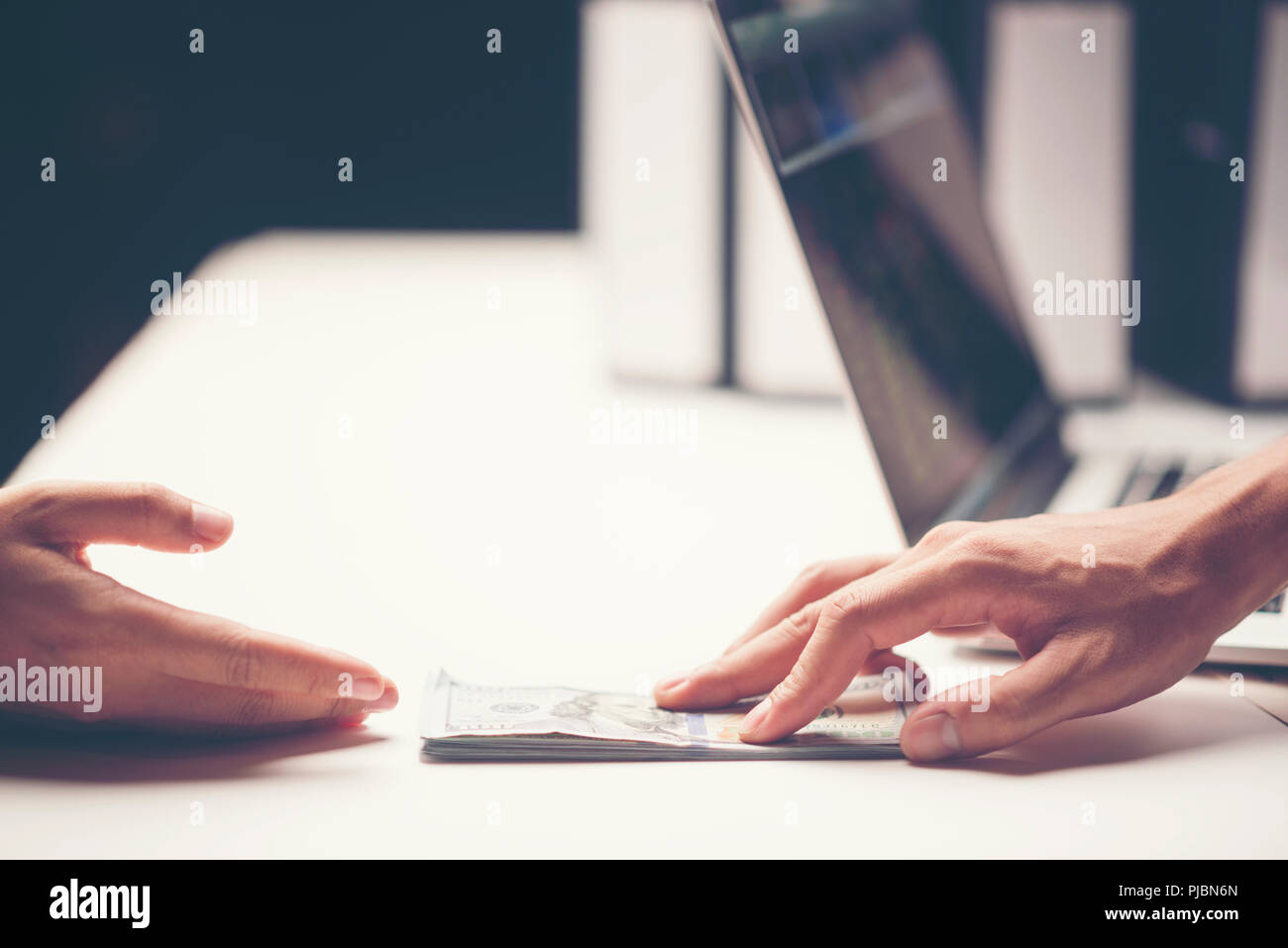 Hand giving money other hands hi-res stock photography and images - Alamy