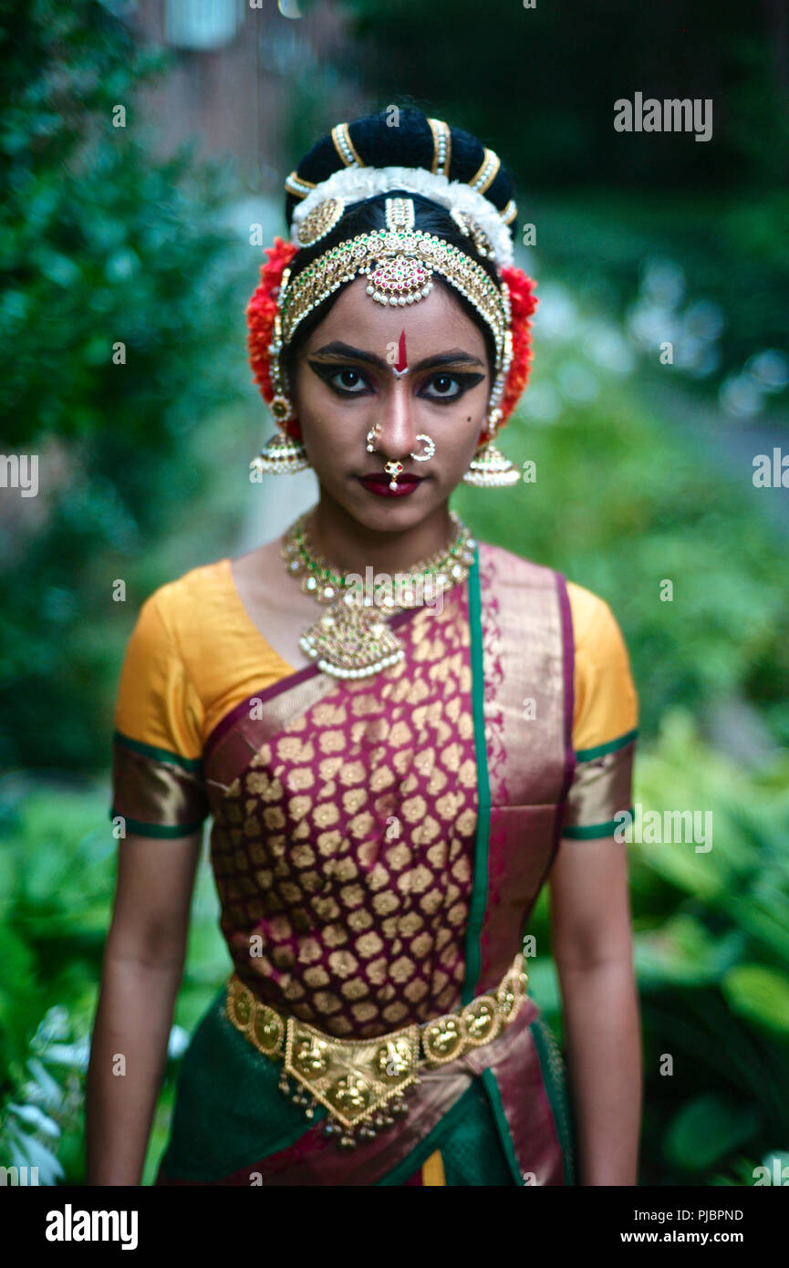 Kuchipudi dance hi-res stock photography and images - Alamy