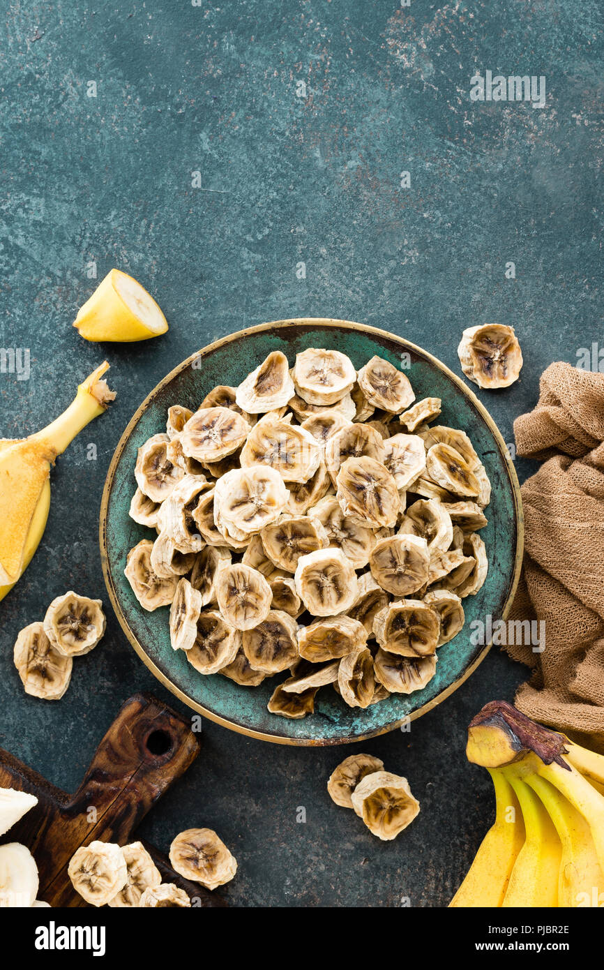Dried banana chips and fresh bananas Stock Photo - Alamy