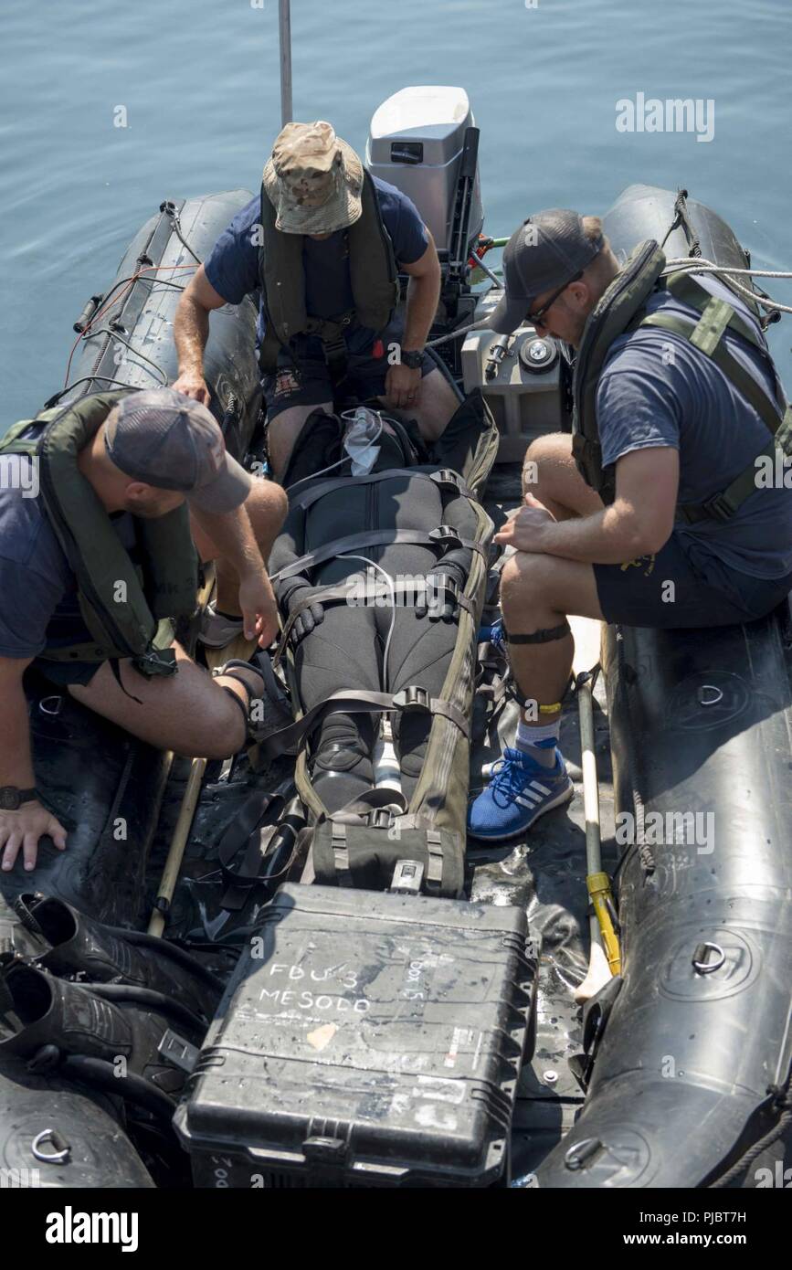 Royal navy fleet diving unit 3 hi-res stock photography and images - Alamy