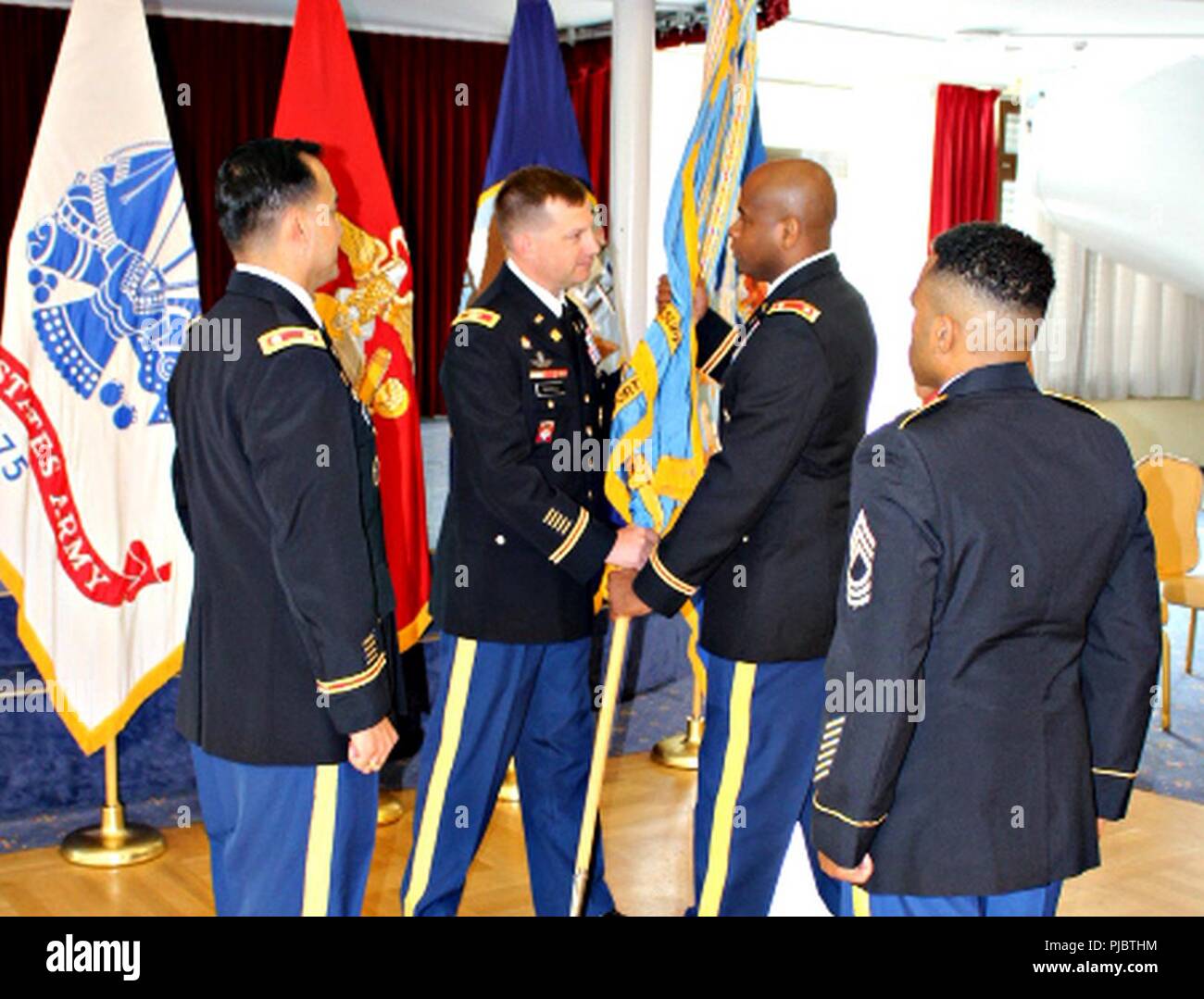 Army Lt. Col. Sherdrick Rankin (right), new commander of DLA Troop ...