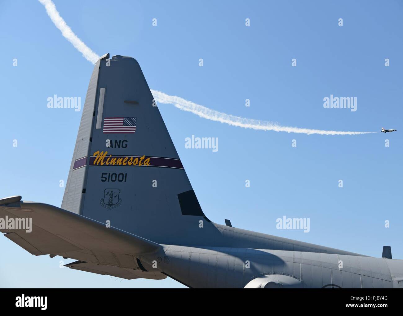 934th airlift wing minnesota national guard hi-res stock photography ...