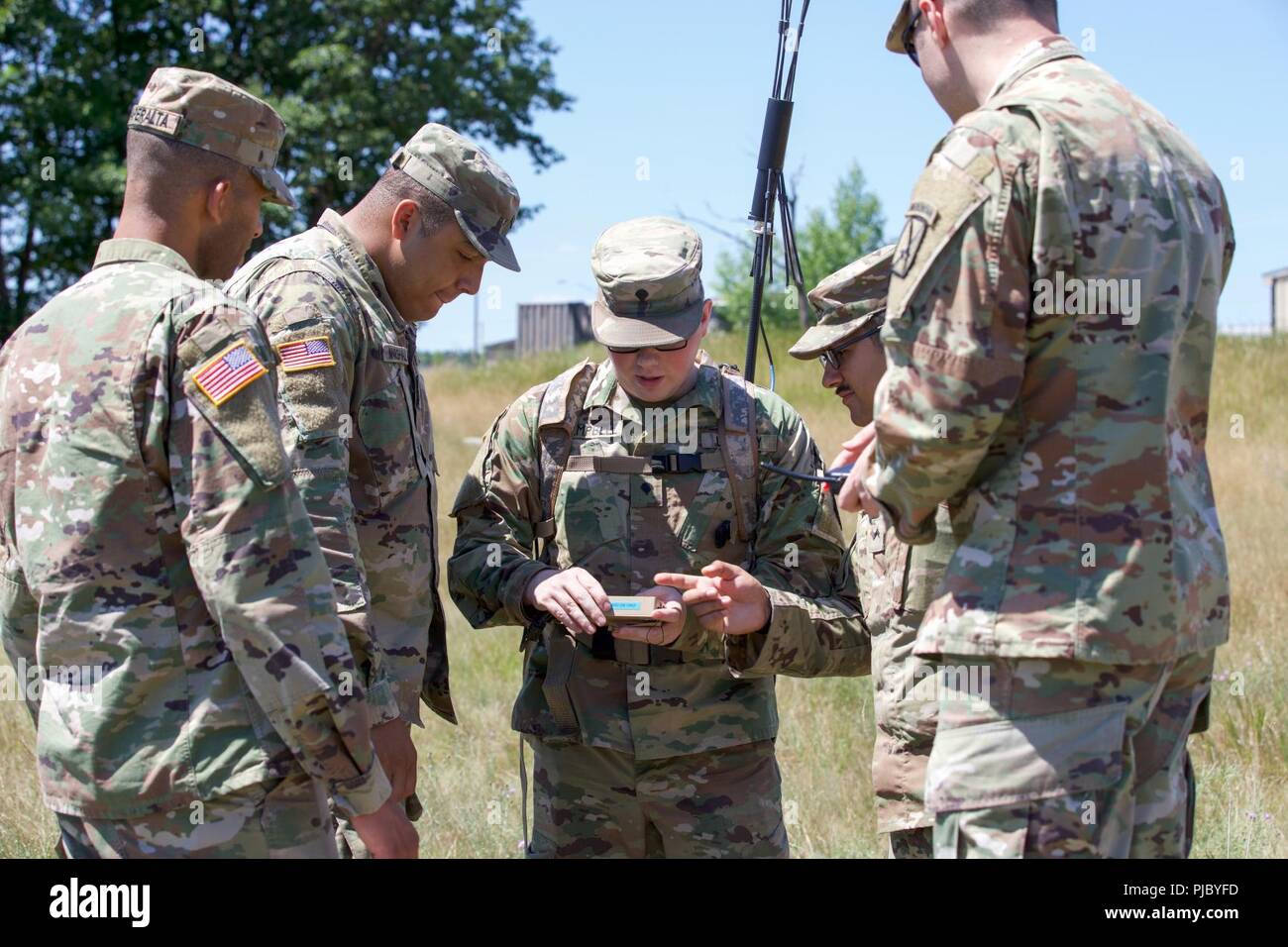 Electronic warfare specialists hi-res stock photography and images - Alamy