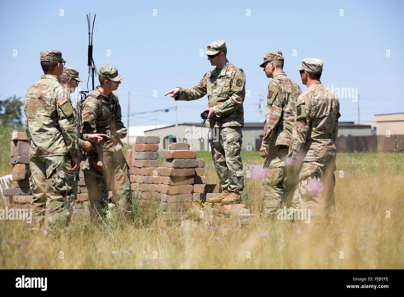 Electronic warfare specialists hi-res stock photography and images - Alamy