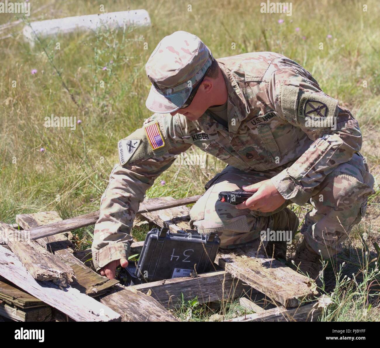 Electronic warfare specialists hi-res stock photography and images - Alamy