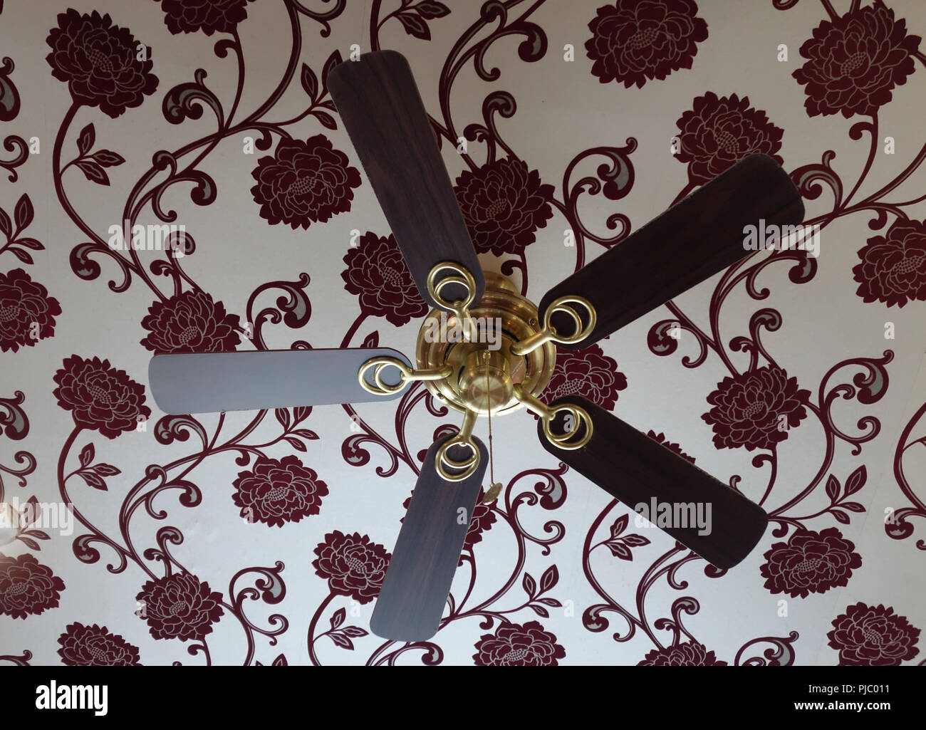 Wallpaper on ceiling hi-res stock photography and images - Alamy