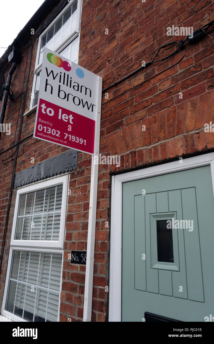 Cottage to let sign hi-res stock photography and images - Alamy