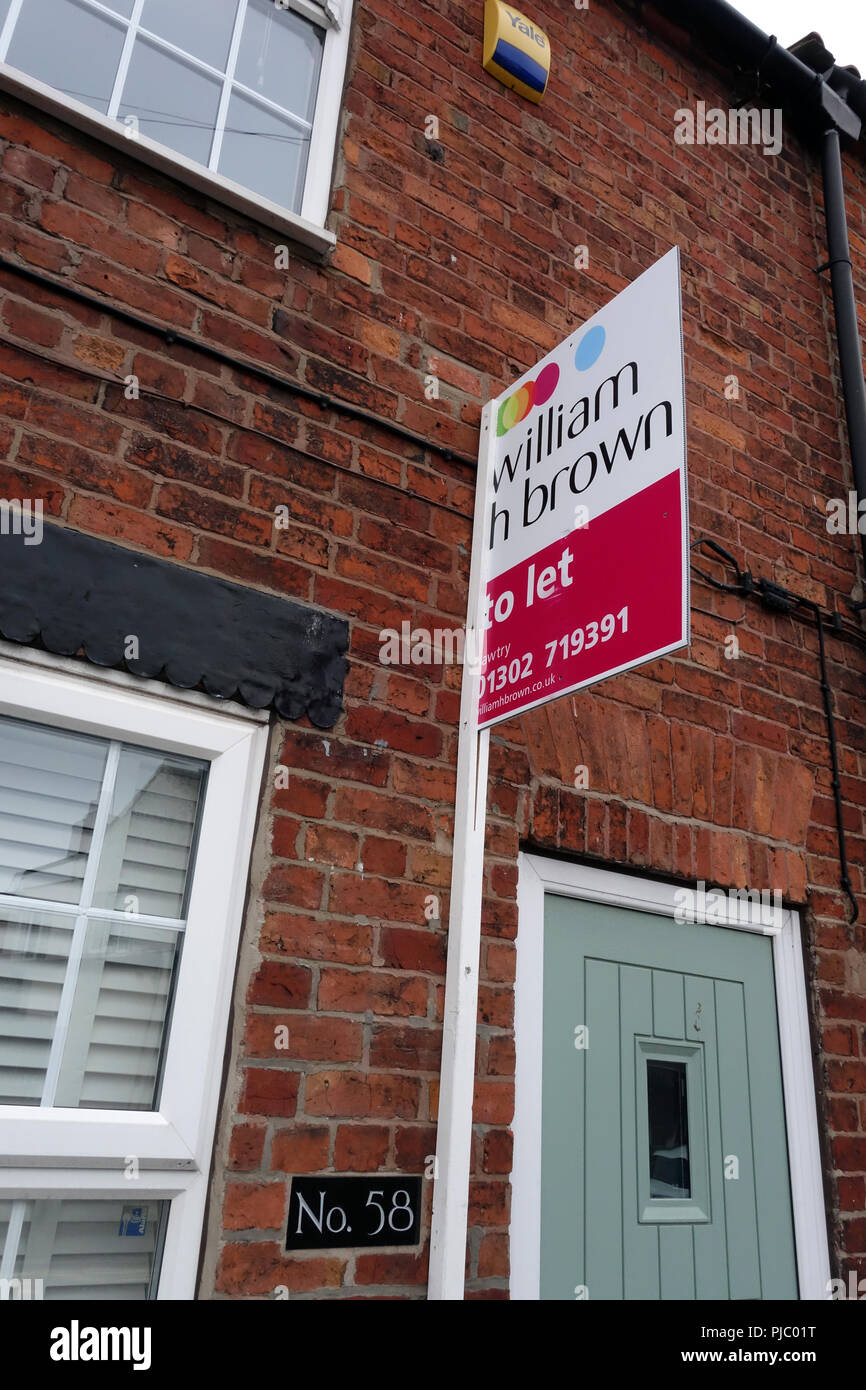 Cottage to let sign hi-res stock photography and images - Alamy