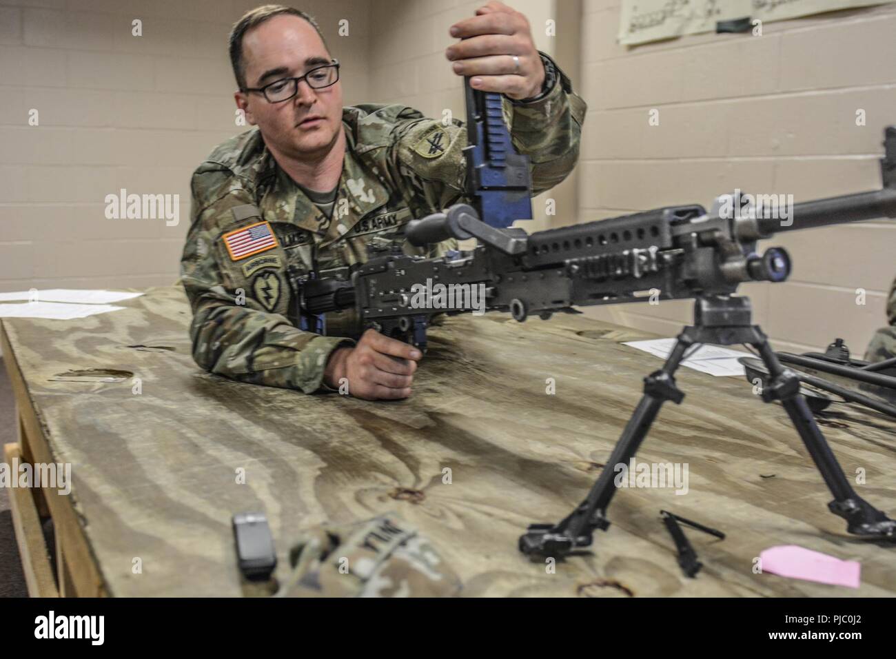 A U.S. Army Reserve Troop List Unit Soldier clears an M240B machine gun ...
