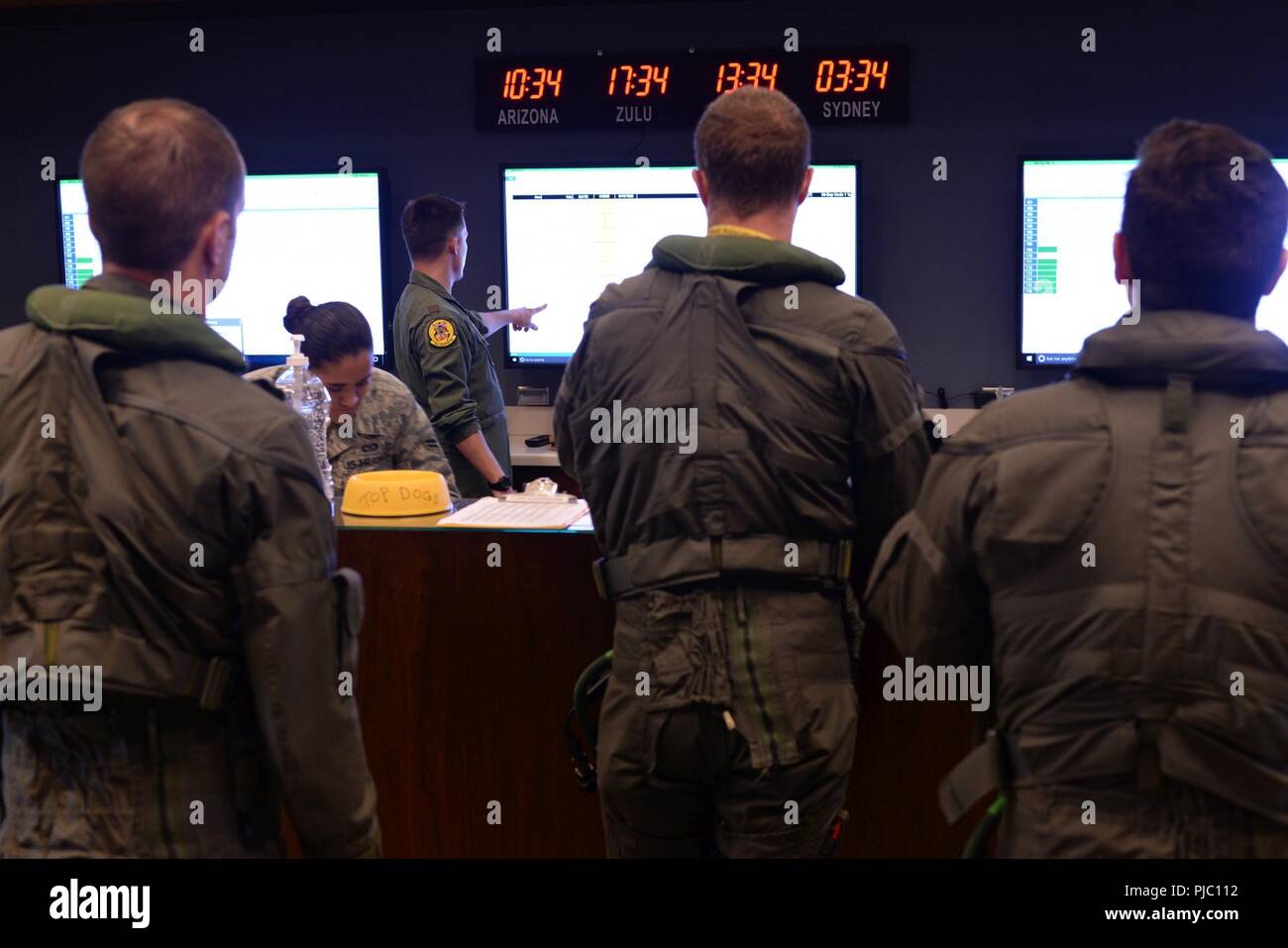 Ops desk hi-res stock photography and images - Alamy