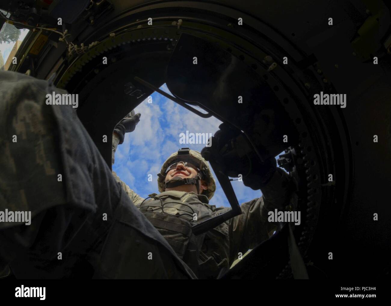 Humvee gunner in military convoy hi-res stock photography and images ...