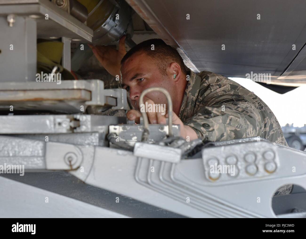 Wing weapons load crew quarterly competition hi-res stock photography ...