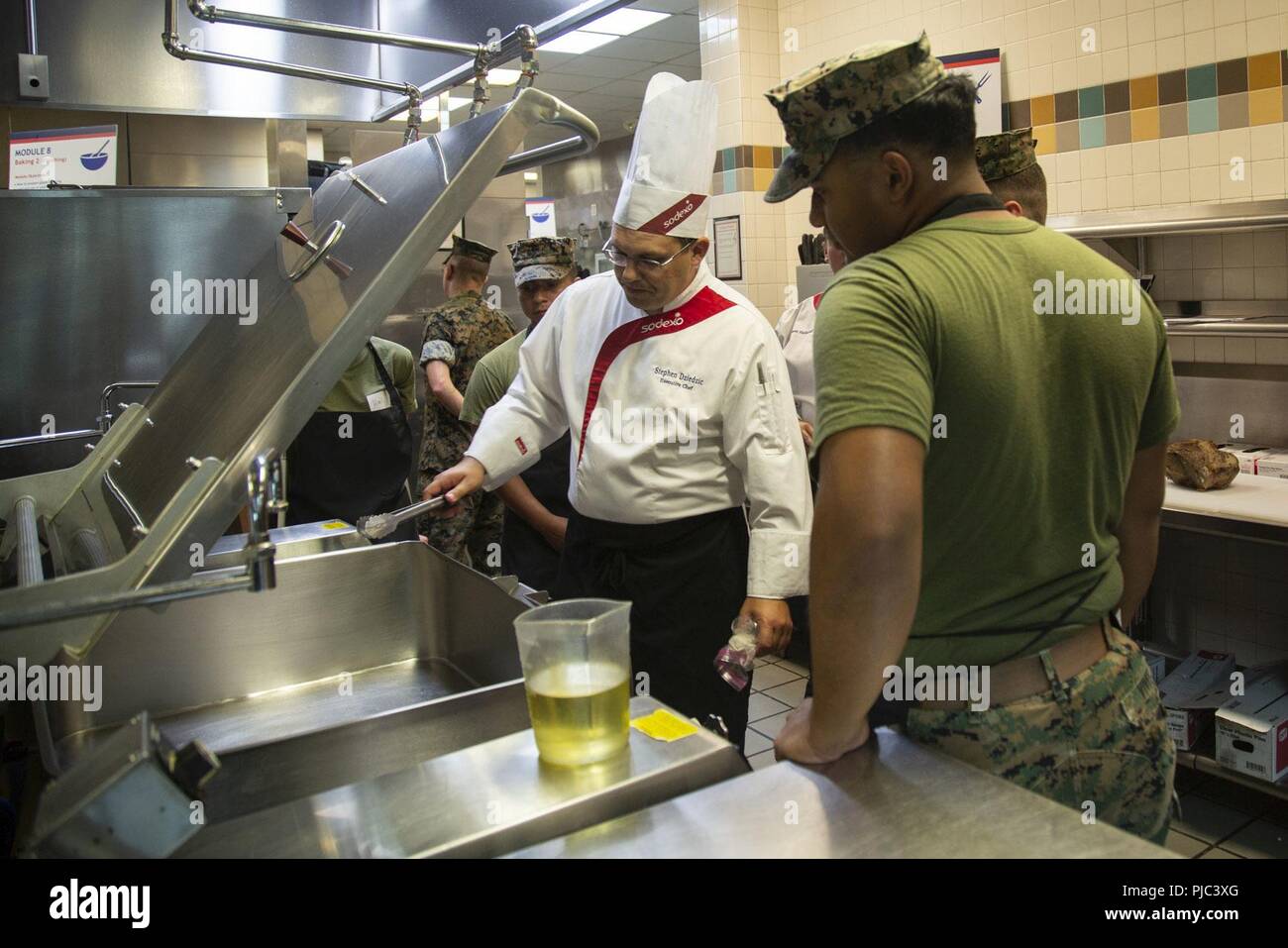 Navy chow hall hi-res stock photography and images - Alamy