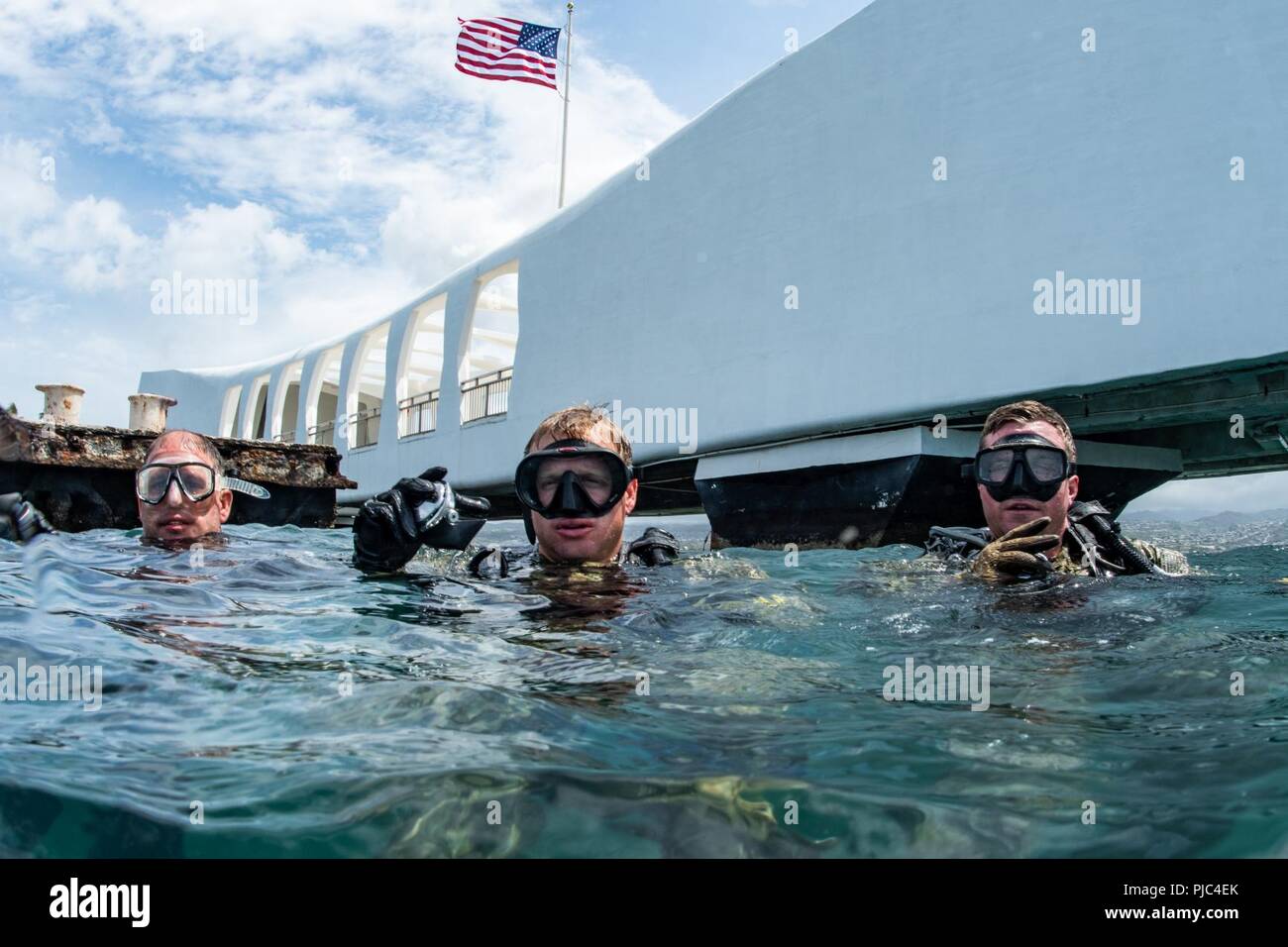 Seabees assigned underwater construction team hi-res stock photography ...