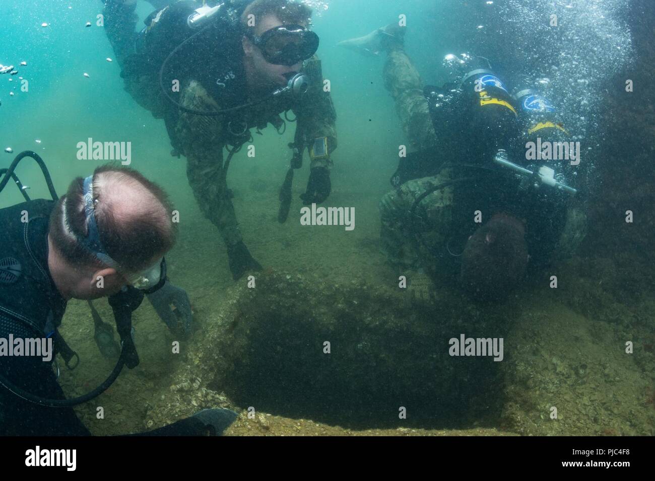 Uss arizona pearl harbor underwater hi-res stock photography and images ...