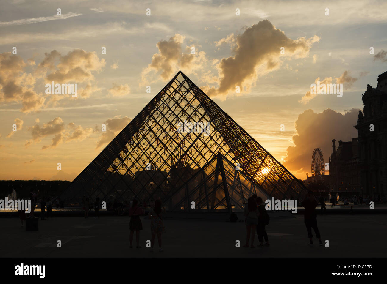 Louvre Pyramid (Pyramide du Louvre) designed by Chinese-American ...