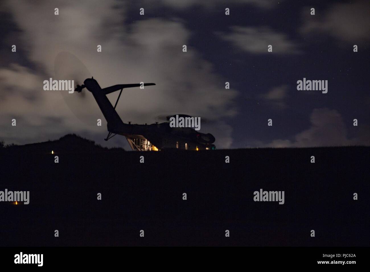 A CH-53E Super Stallion with Marine Heavy Helicopter Squadron 361 (HMH ...